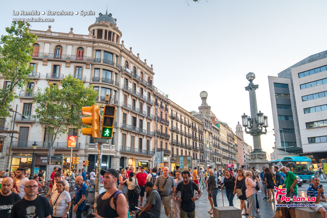 ถนนคนเดินลารัมบลาส เมืองบาร์เซโลนา ประเทศสเปน - เพื่อนที่จะพาคุณไปสัมผัสมุมสวยๆ ของทุกสถานที่ ...
